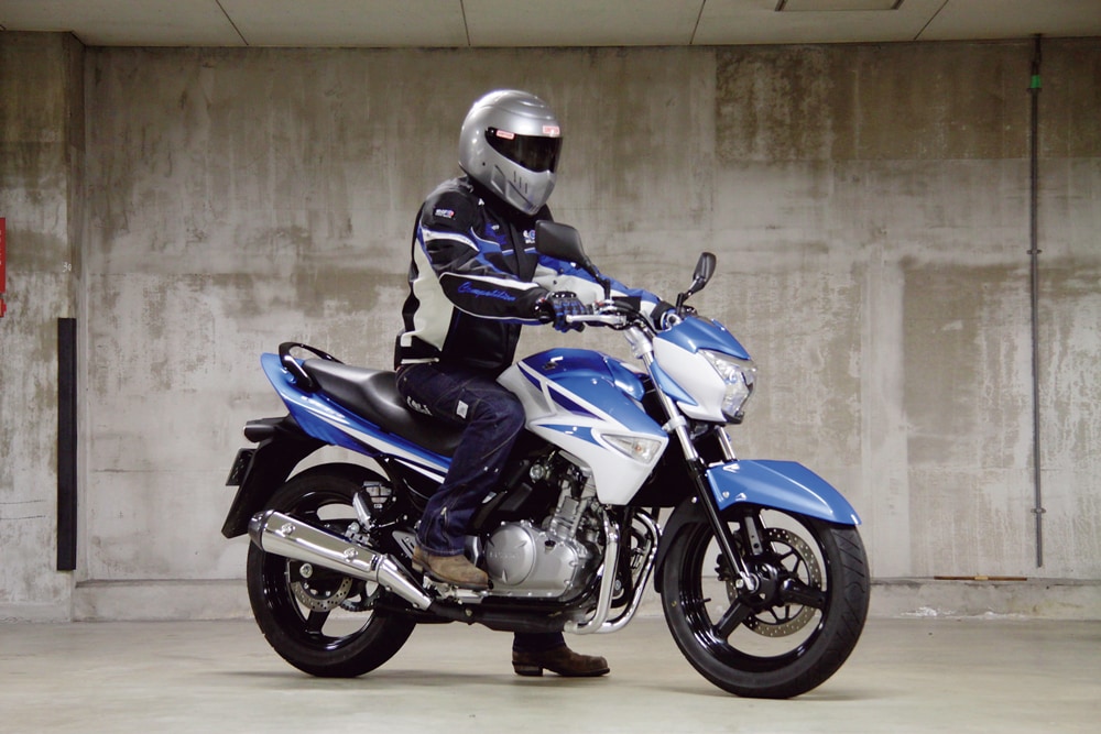 SUZUKI GSR250（カスタム済）の紹介