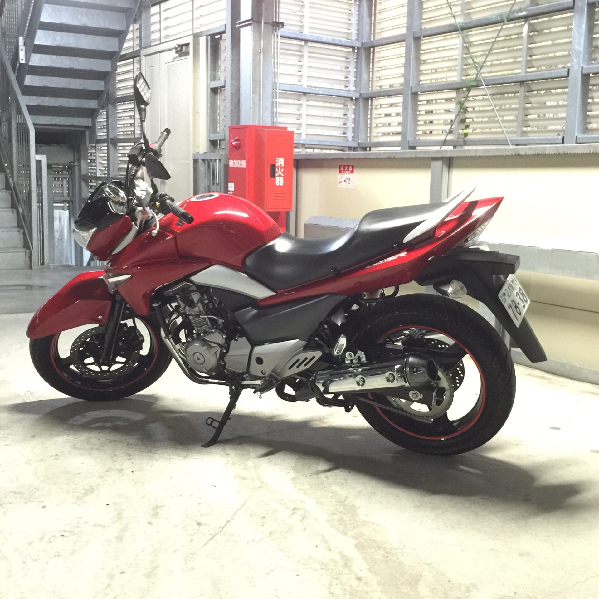 SUZUKI GSR250（カスタム済）の紹介